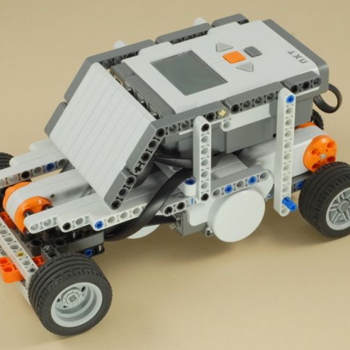 Garden Suburb Junior & Infant School - Robot race cars!